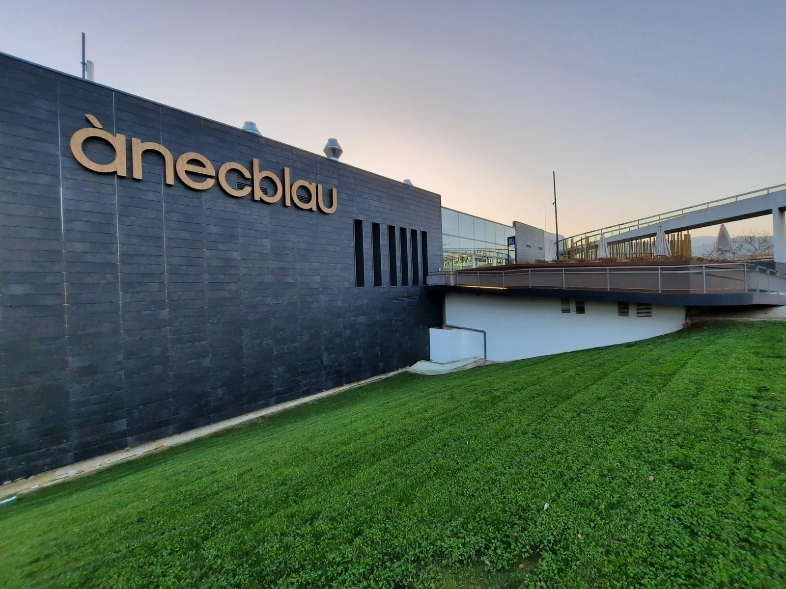 Remodelación locales cc Ànec Blau